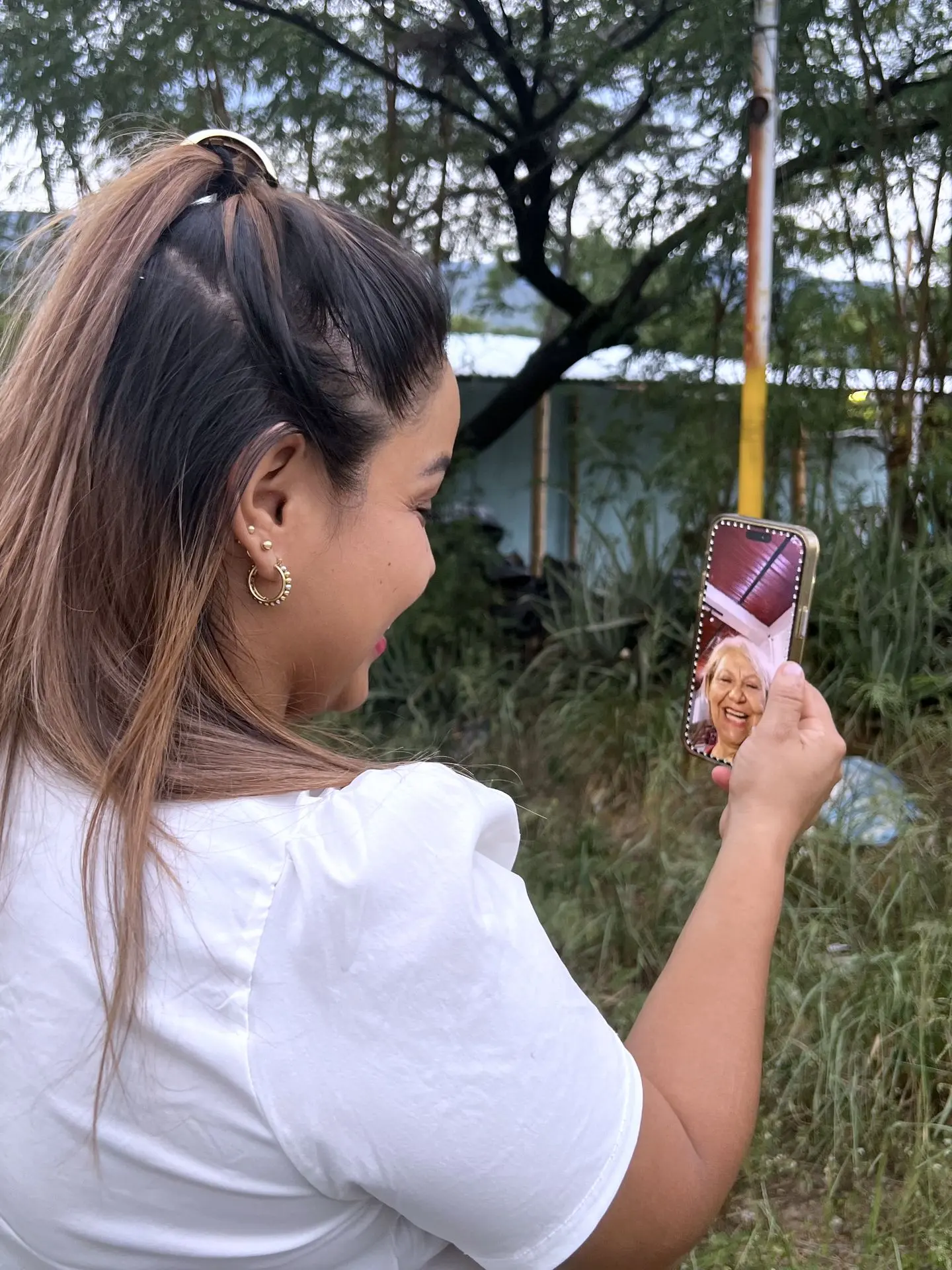 75% de los beneficiarios de los Centros Digitales operados por Claro califican el servicio como ...